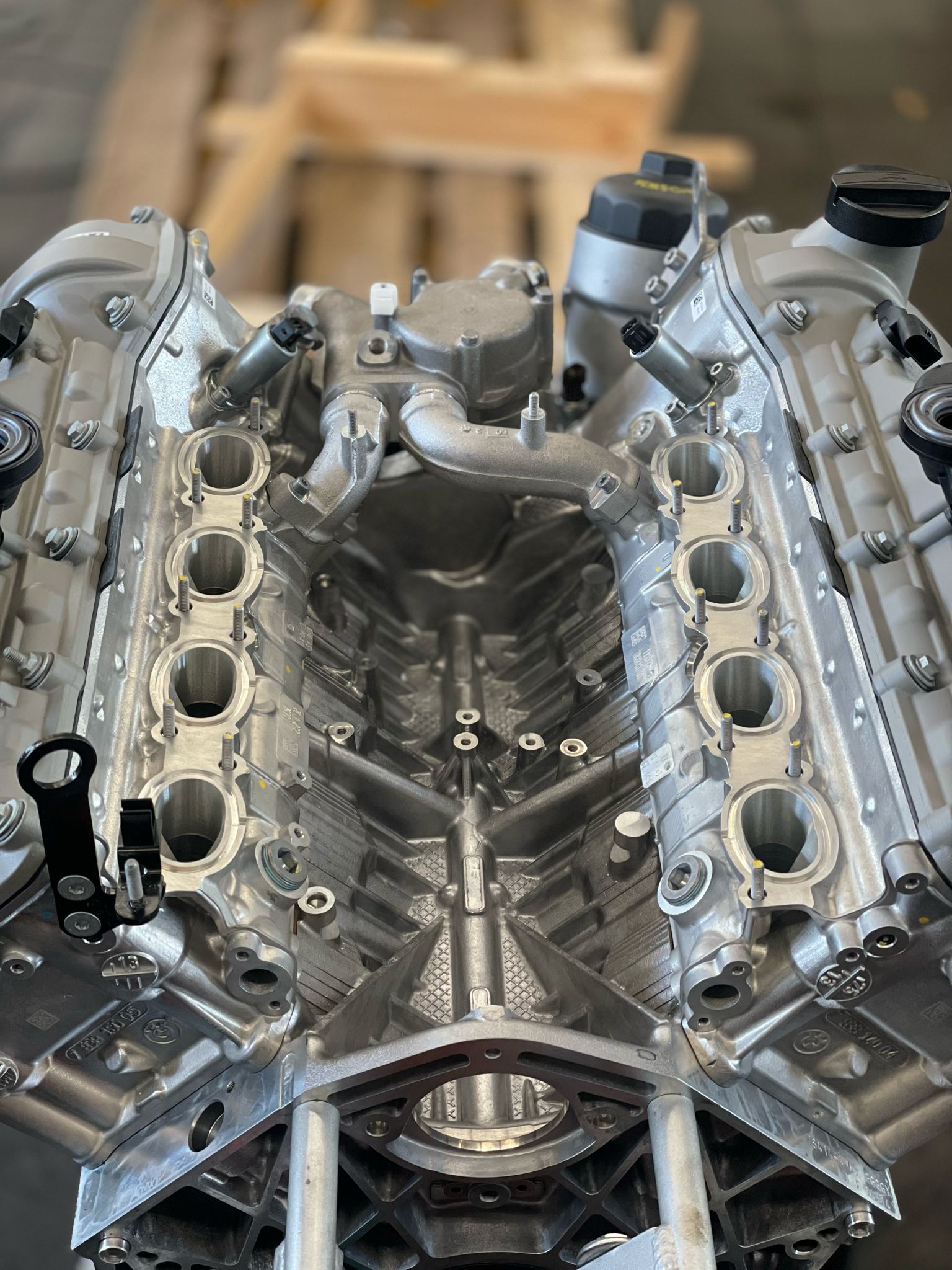 Das anbringen der Anbauteile am ATM S65B40 - 2 - Motorschmiede · BMW ...