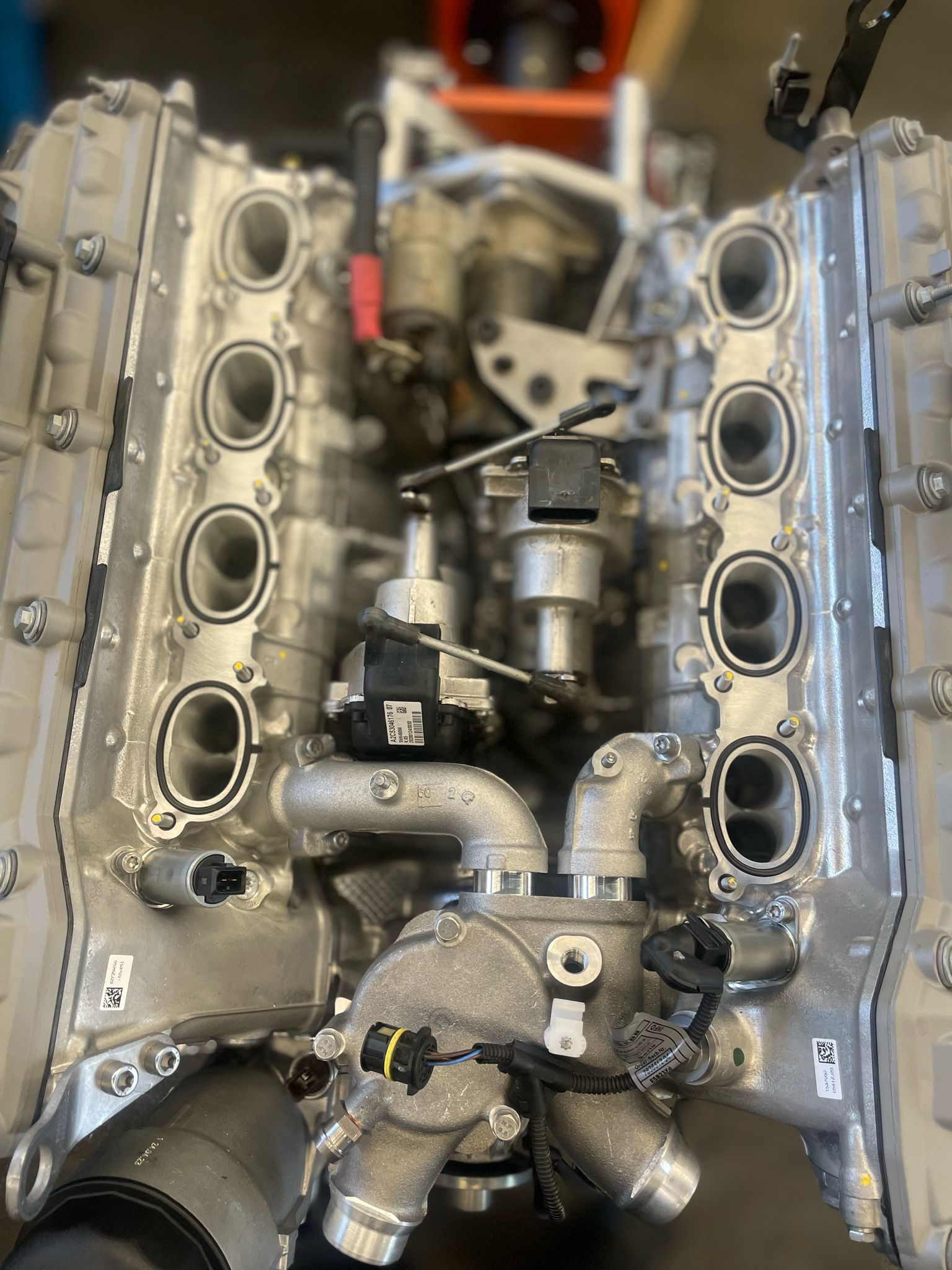 Das anbringen der Anbauteile am ATM S65B40 - 3 - Motorschmiede · BMW ...