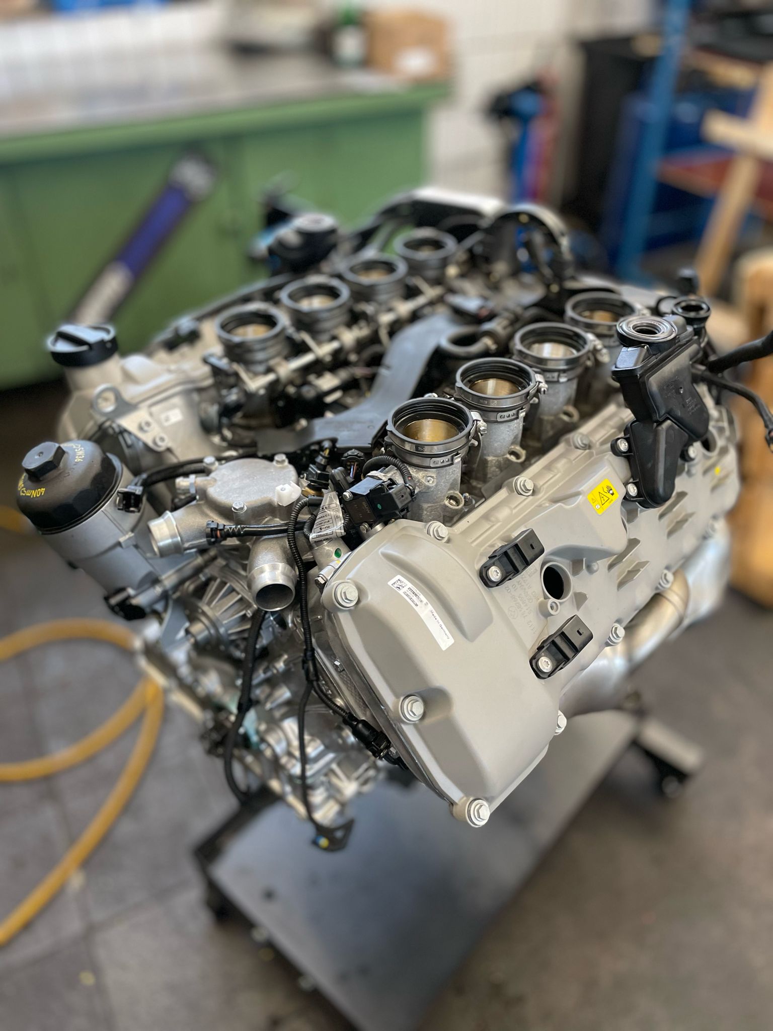 Das anbringen der Anbauteile am ATM S65B40 - 6 - Motorschmiede · BMW ...